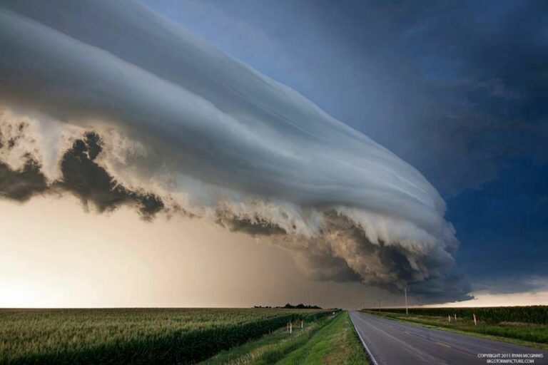 Arcus clouds are long, low cloud formations that resemble a horizontal ...